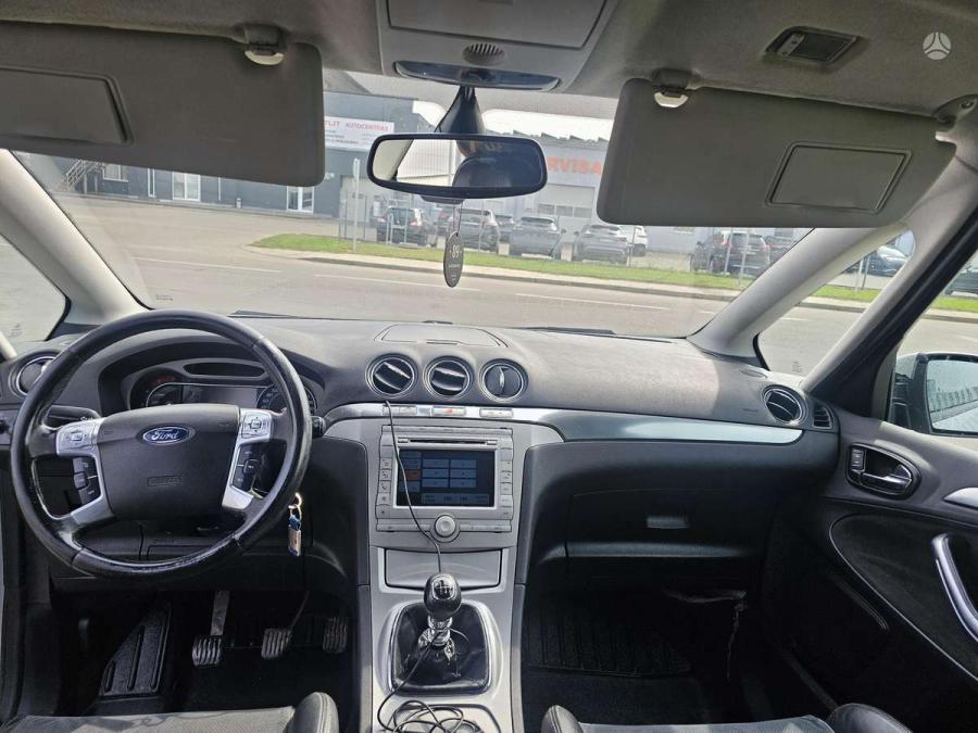 Grey Ford S-Max 2008 in Siauliai, with an engine capacity of 2.00 L and mileage of 275 thousand km for 3400 €, photo 9 on AUTOMOTO.COM.LV