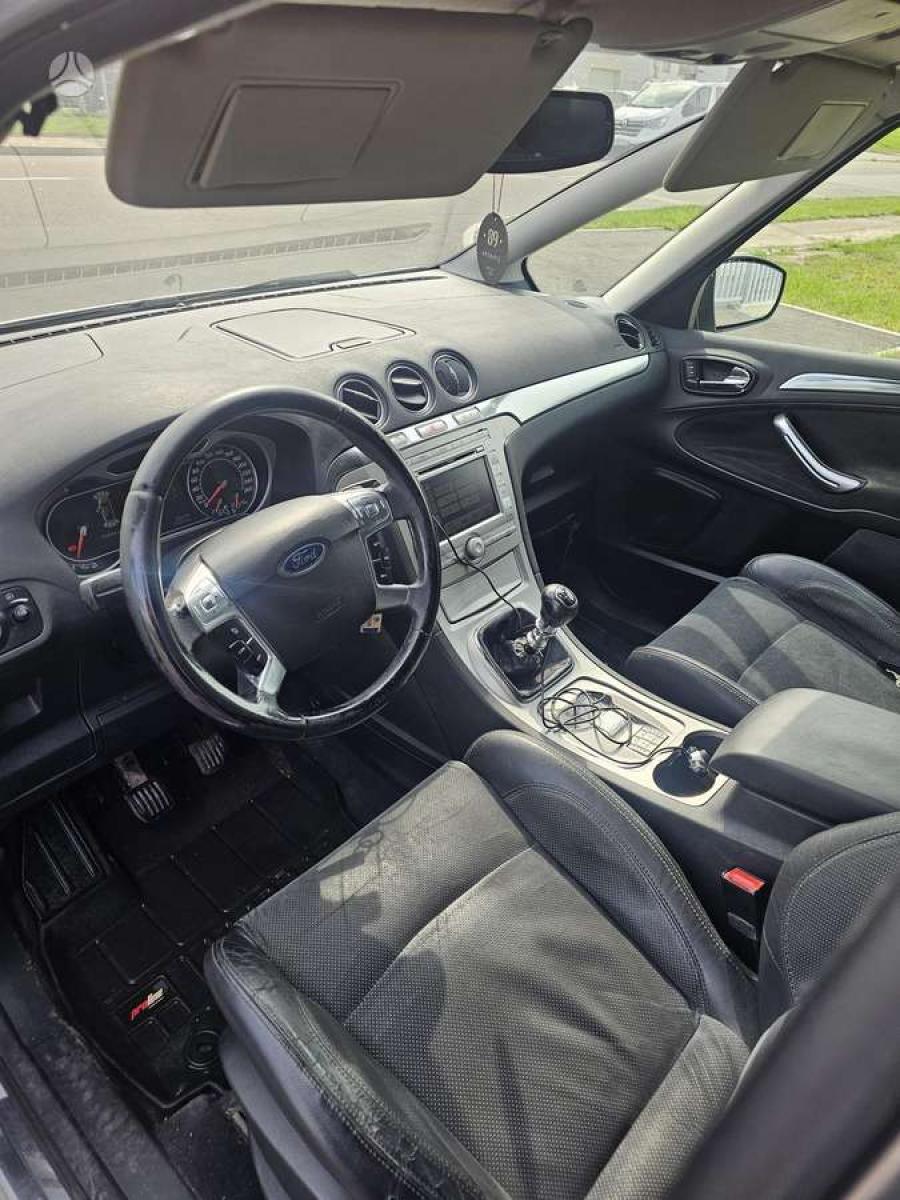 Grey Ford S-Max 2008 in Siauliai, with an engine capacity of 2.00 L and mileage of 275 thousand km for 3400 €, photo 11 on AUTOMOTO.COM.LV