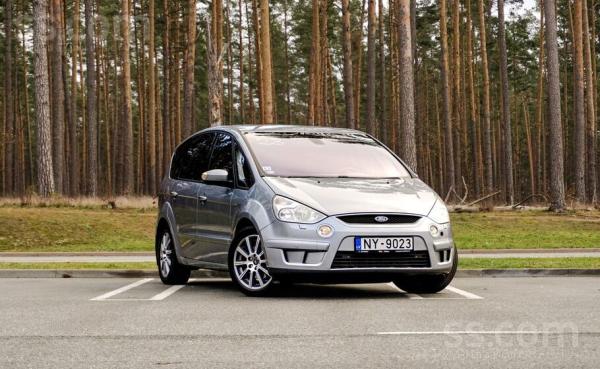 Grey Ford S-Max 2009 in Riga, with an engine capacity of 2.00 L and mileage of 320 thousand km for 2990 €, photo 2 on AUTOMOTO.COM.LV