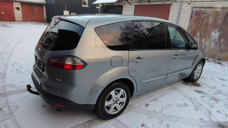 Grey Ford S-Max 2009 in Prienai, with an engine capacity of 2.00 L and mileage of 306 thousand km for 3690 €, photo 4 on AUTOMOTO.COM.LV