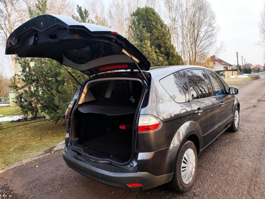 Grey Ford S-Max 2009 in Mazeikiai, with an engine capacity of 2.00 L and mileage of 261 thousand km for 3800 €, photo 23 on AUTOMOTO.COM.LV