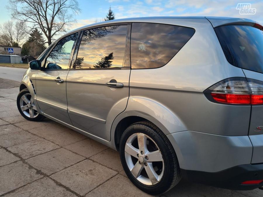 Pelēks Ford S-Max 2009 Klaipėda, ar dzinēja tilpumu 2.00 L un nobraukumu 369 tūkst. km par 3350 €, foto 30 vietnē AUTOMOTO.COM.LV