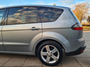 Pelēks Ford S-Max 2009 Klaipėda, ar dzinēja tilpumu 2.00 L un nobraukumu 369 tūkst. km par 3350 €, foto 33 vietnē AUTOMOTO.COM.LV