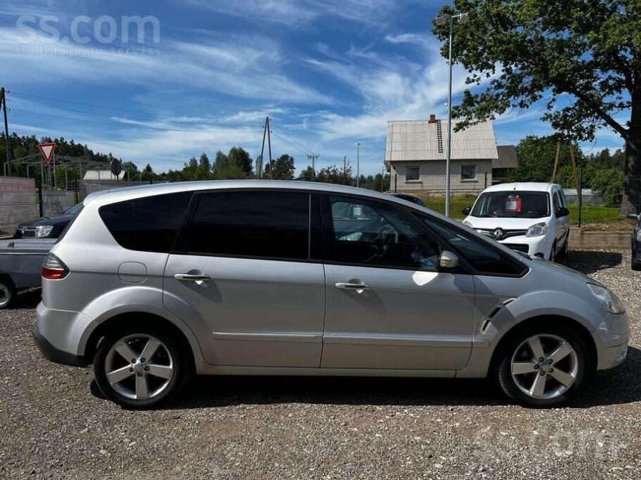 Grey Ford S-Max 2009 in Valmiera, with an engine capacity of 2.00 L and mileage of 246 thousand km for 4250 €, photo 7 on AUTOMOTO.COM.LV