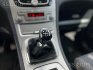Grey Ford S-Max 2009 in Valmiera, with an engine capacity of 2.00 L and mileage of 246 thousand km for 4250 €, photo 16 on AUTOMOTO.COM.LV