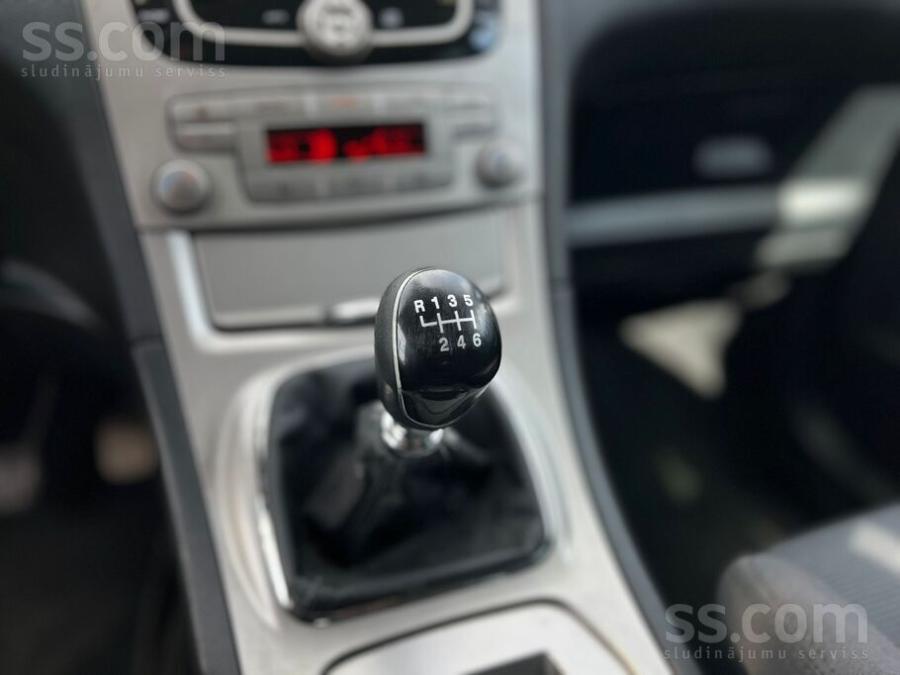 Grey Ford S-Max 2009 in Valmiera, with an engine capacity of 2.00 L and mileage of 246 thousand km for 4250 €, photo 16 on AUTOMOTO.COM.LV