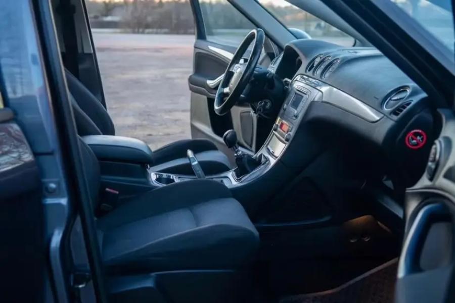 Pelēks Ford S-Max 2009 Grobiņa, ar dzinēja tilpumu 2.20 L un nobraukumu 265 tūkst. km par 4990 €, foto 15 vietnē AUTOMOTO.COM.LV