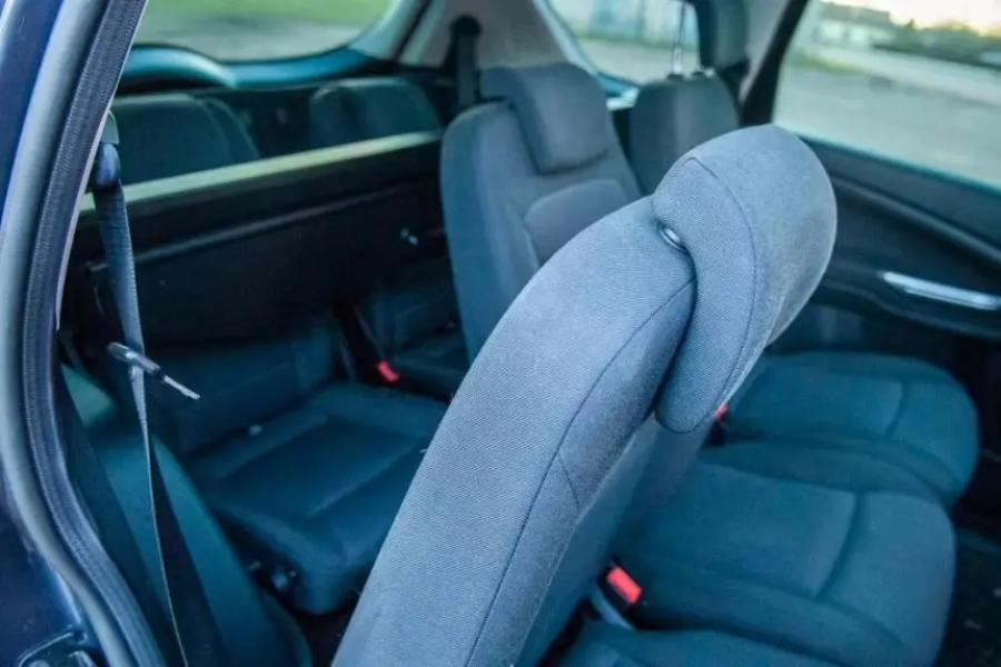 Pelēks Ford S-Max 2009 Grobiņa, ar dzinēja tilpumu 2.20 L un nobraukumu 265 tūkst. km par 4990 €, foto 17 vietnē AUTOMOTO.COM.LV