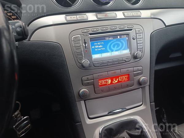 Grey Ford S-Max 2009 in Riga, with an engine capacity of 1.80 L and mileage of 332 thousand km for 2750 €, photo 4 on AUTOMOTO.COM.LV