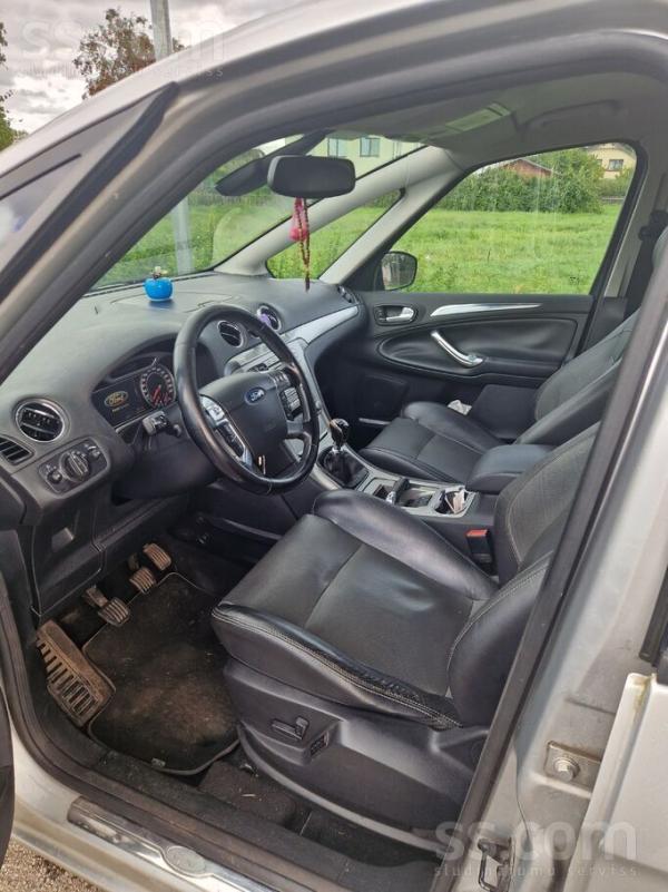 Grey Ford S-Max 2009 in Riga, with an engine capacity of 1.80 L and mileage of 332 thousand km for 2750 €, photo 5 on AUTOMOTO.COM.LV