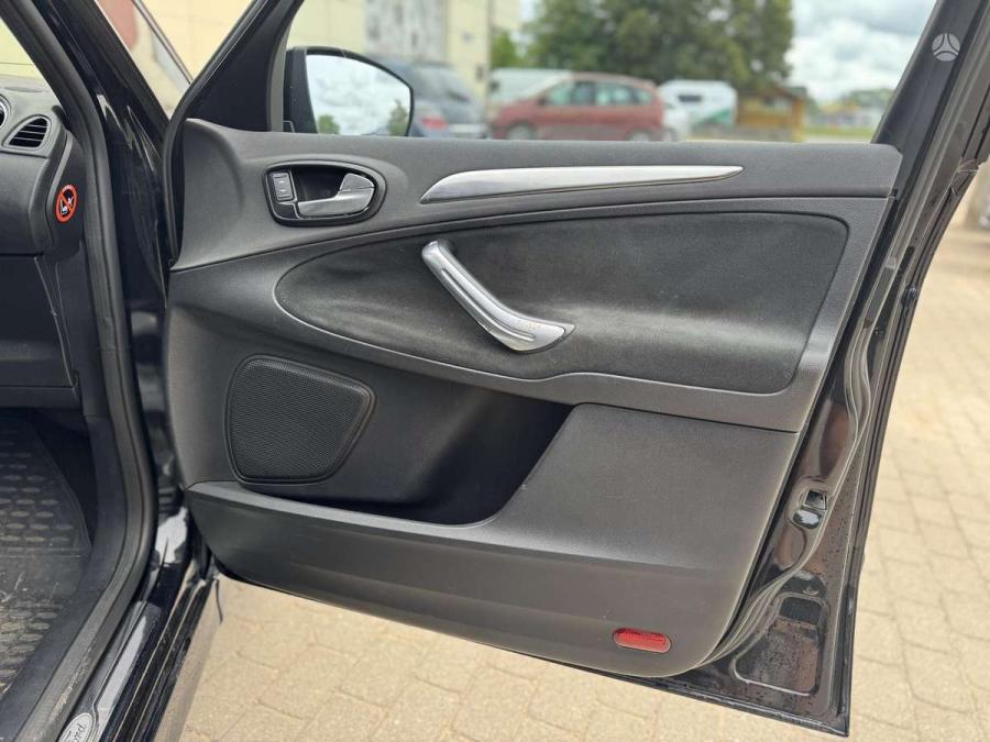 Grey Ford S-Max 2009 in Kretinga, with an engine capacity of 2.00 L and mileage of 324 thousand km for 3495 €, photo 25 on AUTOMOTO.COM.LV