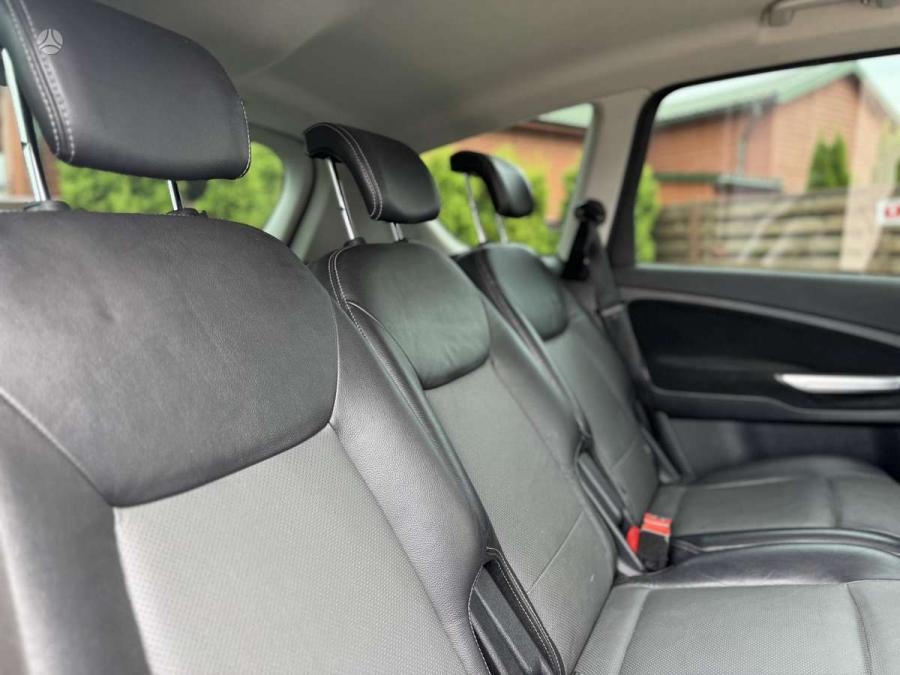 Grey Ford S-Max 2009 in Kretinga, with an engine capacity of 2.00 L and mileage of 324 thousand km for 3495 €, photo 31 on AUTOMOTO.COM.LV