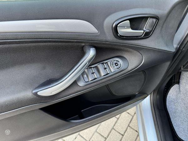Grey Ford S-Max 2009 in Vilkaviskis, with an engine capacity of 2.00 L and mileage of 306 thousand km for 3600 €, photo 9 on AUTOMOTO.COM.LV