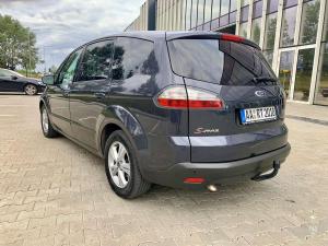 Grey Ford S-Max 2009 in Vilnius, with an engine capacity of 2.00 L and mileage of 234 thousand km for 3500 €, photo 4 on AUTOMOTO.COM.LV
