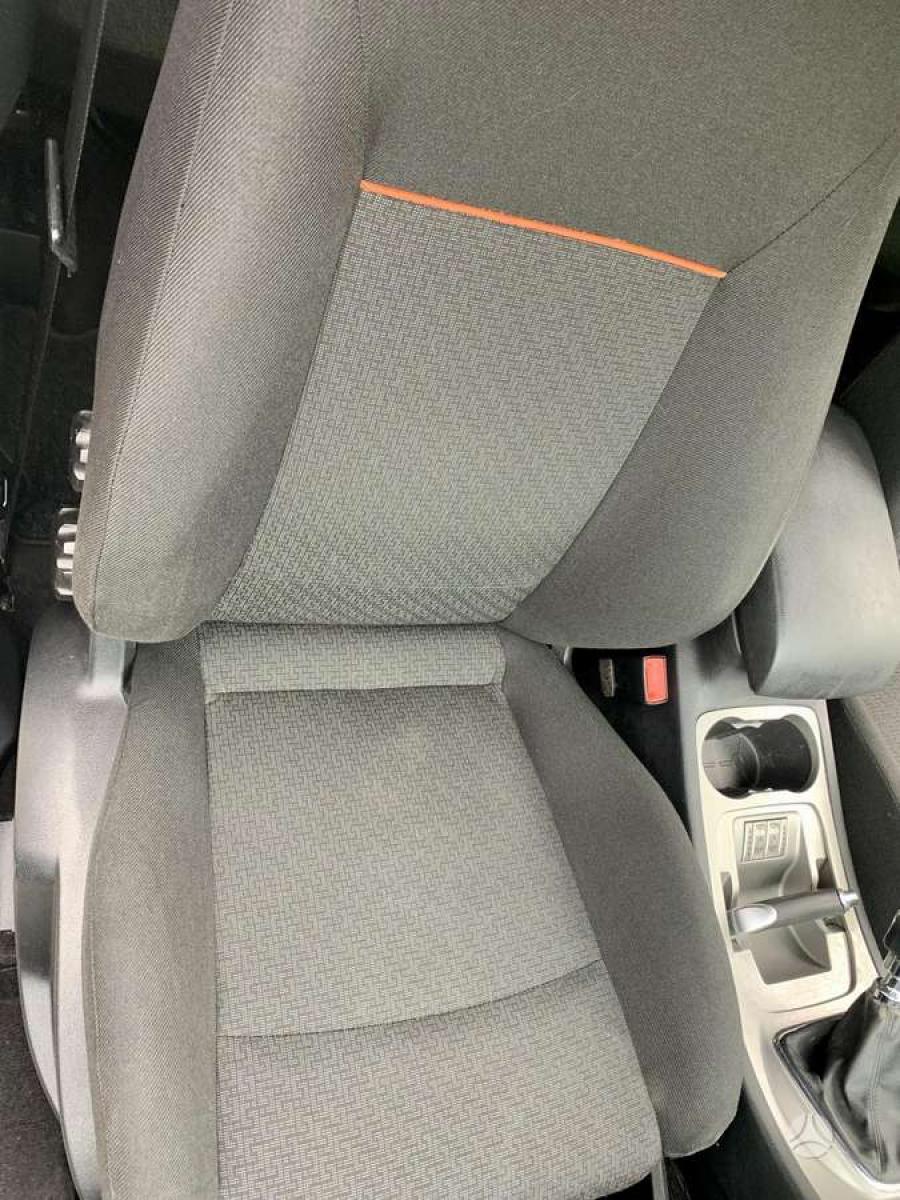 Grey Ford S-Max 2009 in Vilnius, with an engine capacity of 2.00 L and mileage of 234 thousand km for 3500 €, photo 15 on AUTOMOTO.COM.LV