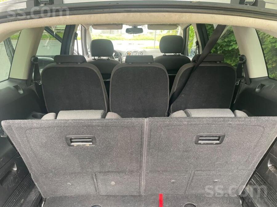 Pelēks Ford S-Max 2009 Rīga, ar dzinēja tilpumu 1.80 L un nobraukumu 0 tūkst. km par 2999 €, foto 16 vietnē AUTOMOTO.COM.LV