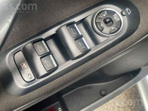 Pelēks Ford S-Max 2009 Rīga, ar dzinēja tilpumu 1.80 L un nobraukumu 0 tūkst. km par 2999 €, foto 18 vietnē AUTOMOTO.COM.LV