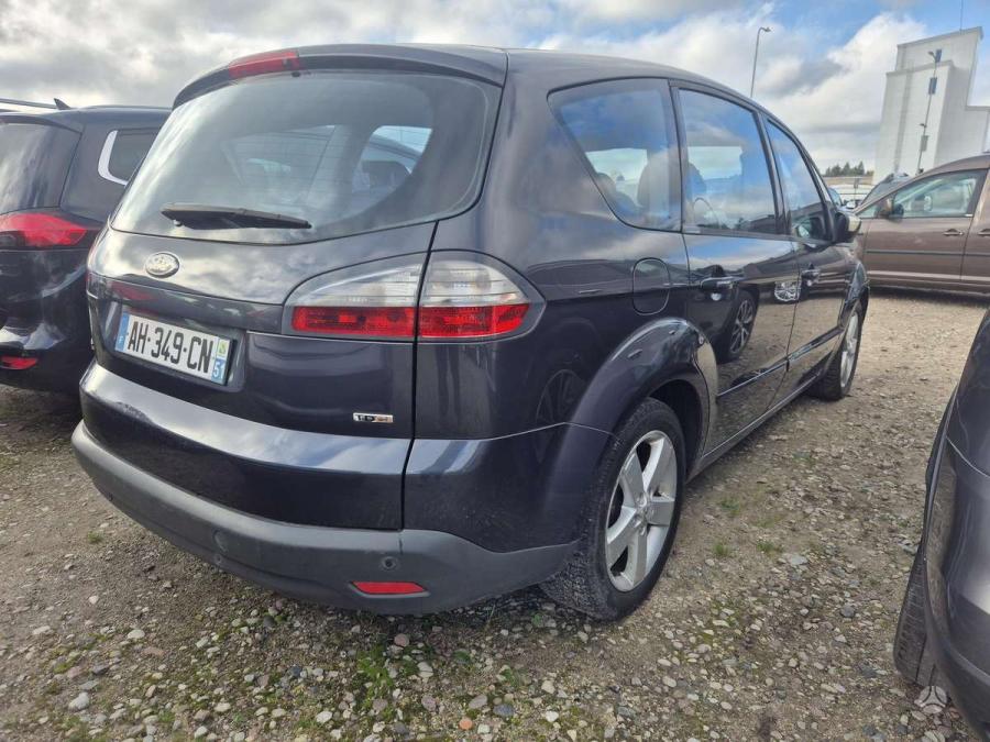 Grey Ford S-Max 2009 in Utena, with an engine capacity of 2.00 L and mileage of 277 thousand km for 2500 €, photo 5 on AUTOMOTO.COM.LV