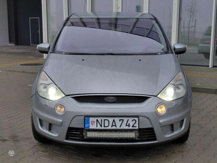 Grey Ford S-Max 2010 in Vilnius, with an engine capacity of 2.00 L and mileage of 322 thousand km for 3500 €, photo 2 on AUTOMOTO.COM.LV