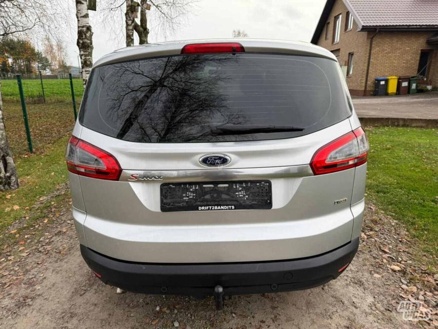 Grey Ford S-Max 2010 in Siauliai, with an engine capacity of 2.00 L and mileage of 367 thousand km for 4400 €, photo 5 on AUTOMOTO.COM.LV