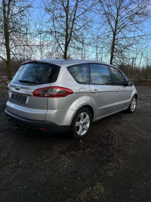 Pelēks Ford S-Max 2010 Kauņa, ar dzinēja tilpumu 2.00 L un nobraukumu 273 tūkst. km par 3800 €, foto 4 vietnē AUTOMOTO.COM.LV