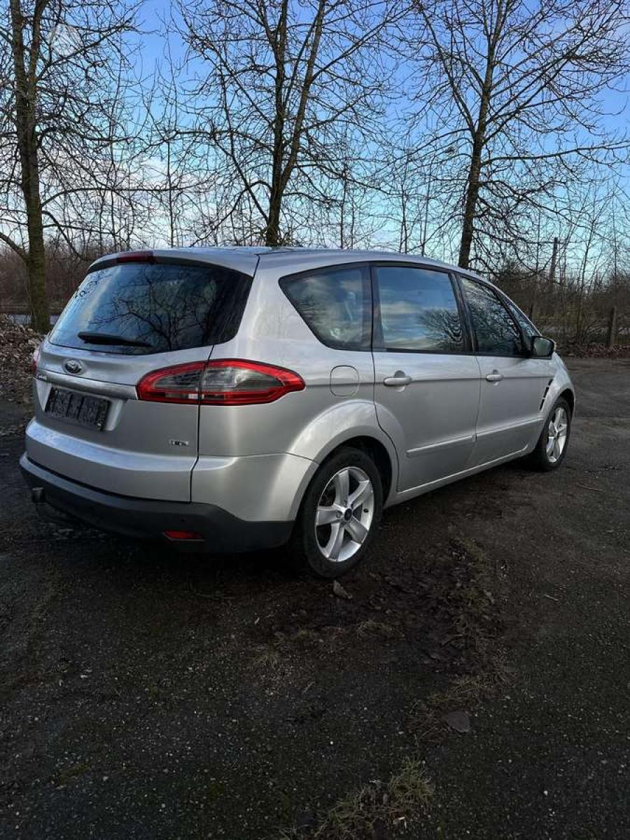 Pelēks Ford S-Max 2010 Kauņa, ar dzinēja tilpumu 2.00 L un nobraukumu 273 tūkst. km par 3800 €, foto 4 vietnē AUTOMOTO.COM.LV