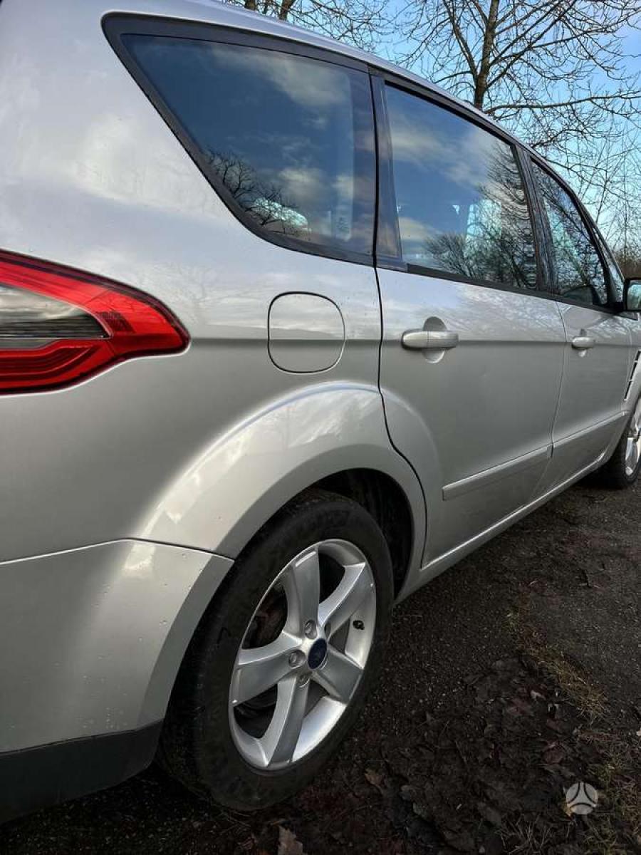 Pelēks Ford S-Max 2010 Kauņa, ar dzinēja tilpumu 2.00 L un nobraukumu 273 tūkst. km par 3800 €, foto 5 vietnē AUTOMOTO.COM.LV