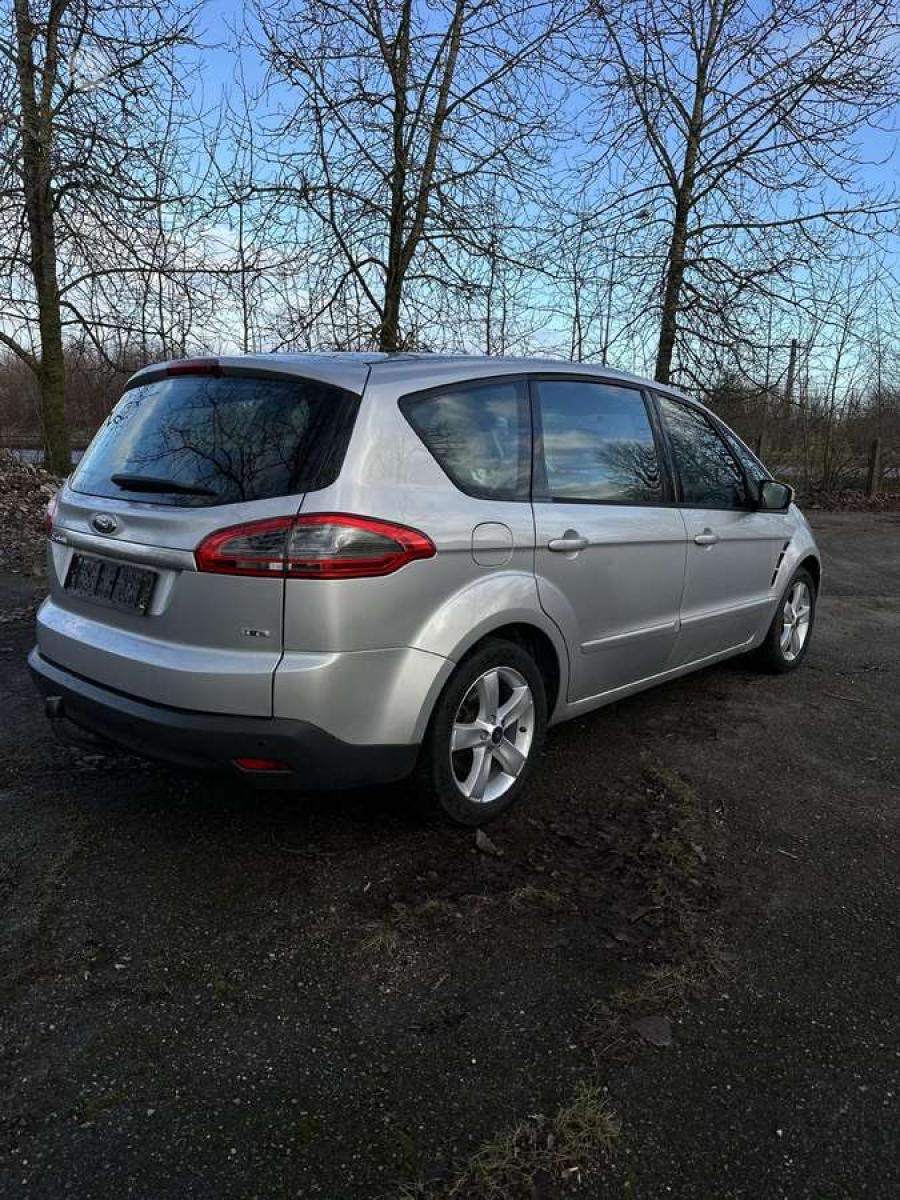 Grey Ford S-Max 2010 in Kaunas, with an engine capacity of 2.00 L and mileage of 278 thousand km for 4250 €, photo 4 on AUTOMOTO.COM.LV