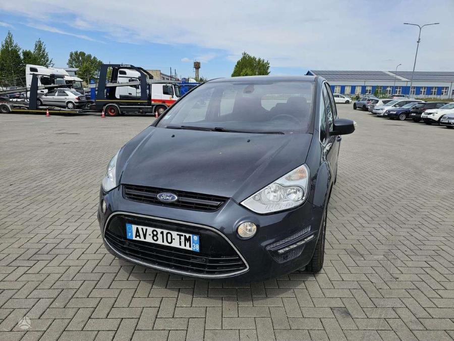 Grey Ford S-Max 2010 in Taurage, with an engine capacity of 2.00 L and mileage of 329 thousand km for 4100 €, photo 1 on AUTOMOTO.COM.LV