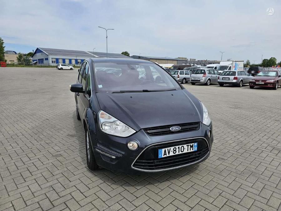 Grey Ford S-Max 2010 in Taurage, with an engine capacity of 2.00 L and mileage of 329 thousand km for 4100 €, photo 4 on AUTOMOTO.COM.LV