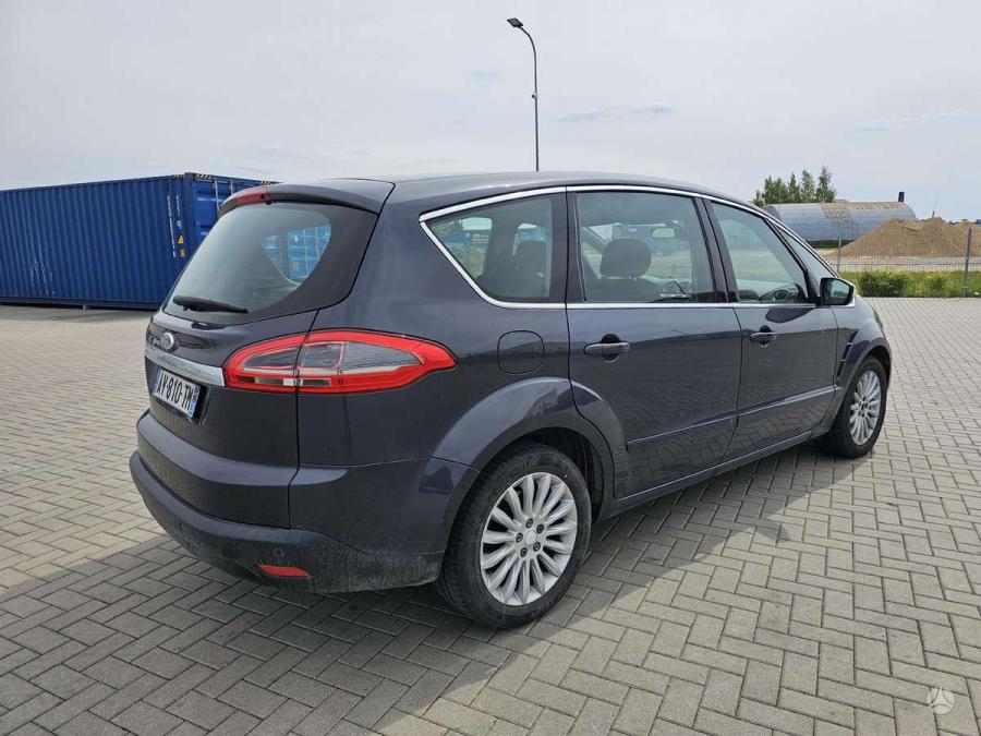 Grey Ford S-Max 2010 in Taurage, with an engine capacity of 2.00 L and mileage of 329 thousand km for 4100 €, photo 8 on AUTOMOTO.COM.LV
