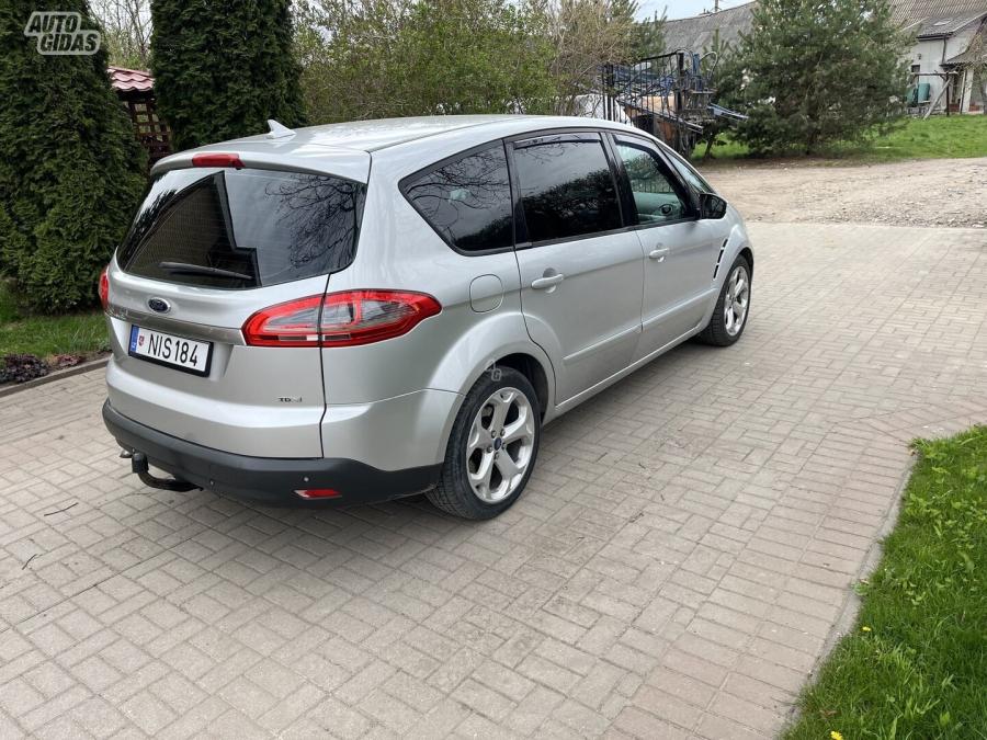 Pelēks Ford S-Max 2010 Šauļi, ar dzinēja tilpumu 2.00 L un nobraukumu 390 tūkst. km par 3450 €, foto 3 vietnē AUTOMOTO.COM.LV