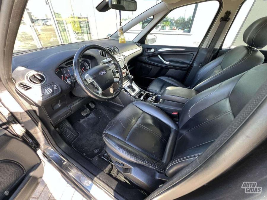 Grey Ford S-Max 2010 in Siauliai, with an engine capacity of 2.00 L and mileage of 260 thousand km for 4700 €, photo 12 on AUTOMOTO.COM.LV
