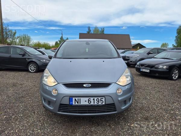 Форд С-Макс 2010 в Даугавпилс на AUTOMOTO.COM.LV Серый Форд С-Макс 2010 в Даугавпилс, объемом двигателя 2.00 л и пробегом 0 тыс. км за 4300 €, фото 3 на AUTOMOTO.COM.LV