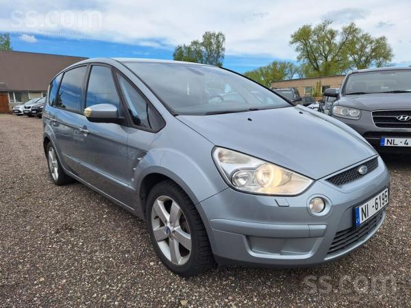 Форд С-Макс 2010 в Даугавпилс на AUTOMOTO.COM.LV Серый Форд С-Макс 2010 в Даугавпилс, объемом двигателя 2.00 л и пробегом 0 тыс. км за 4300 €, фото 4 на AUTOMOTO.COM.LV