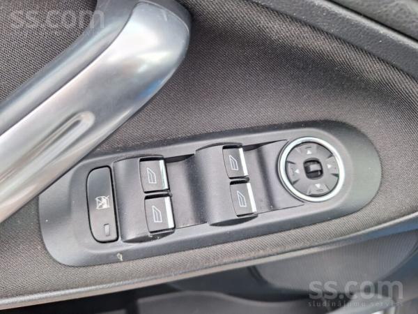 Форд С-Макс 2010 в Даугавпилс на AUTOMOTO.COM.LV Серый Форд С-Макс 2010 в Даугавпилс, объемом двигателя 2.00 л и пробегом 0 тыс. км за 4300 €, фото 11 на AUTOMOTO.COM.LV
