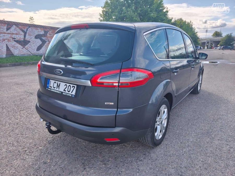 Pelēks Ford S-Max 2010 Šauļi, ar dzinēja tilpumu 2.00 L un nobraukumu 261 tūkst. km par 4400 €, foto 5 vietnē AUTOMOTO.COM.LV