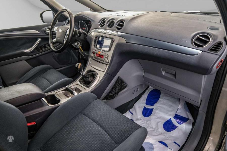 Grey Ford S-Max 2010 in Kaunas, with an engine capacity of 2.00 L and mileage of 195 thousand km for 4990 €, photo 6 on AUTOMOTO.COM.LV