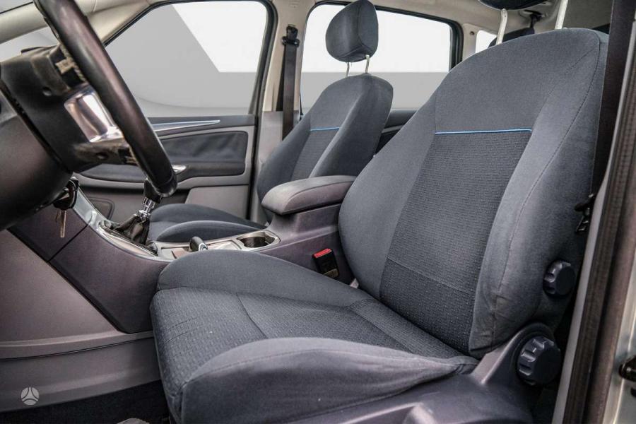 Grey Ford S-Max 2010 in Kaunas, with an engine capacity of 2.00 L and mileage of 195 thousand km for 4990 €, photo 8 on AUTOMOTO.COM.LV