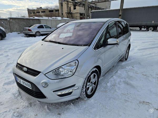 Grey Ford S-Max 2011 in Mazeikiai, with an engine capacity of 2.20 L and mileage of 245 thousand km for 4650 €, photo 2 on AUTOMOTO.COM.LV