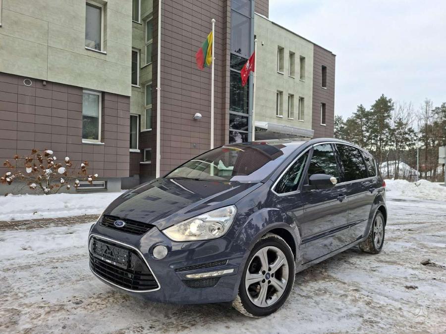 Grey Ford S-Max 2011 in Vilnius, with an engine capacity of 2.00 L and mileage of 246 thousand km for 5650 €, photo 1 on AUTOMOTO.COM.LV