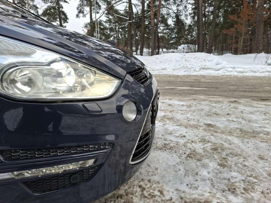 Grey Ford S-Max 2011 in Vilnius, with an engine capacity of 2.00 L and mileage of 246 thousand km for 5650 €, photo 11 on AUTOMOTO.COM.LV