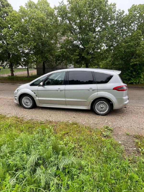 Grey Ford S-Max 2011 in Telschi, with an engine capacity of 2.00 L and mileage of 252 thousand km for 3400 €, photo 5 on AUTOMOTO.COM.LV