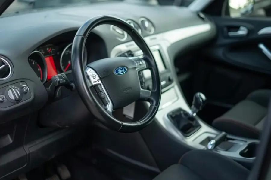 Pelēks Ford S-Max 2011 Liepāja, ar dzinēja tilpumu 1.60 L un nobraukumu 366 tūkst. km par 7250 €, foto 29 vietnē AUTOMOTO.COM.LV