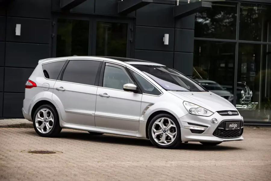 Grey Ford S-Max 2011 in Jelgava, with an engine capacity of 2.20 L and mileage of 0 thousand km for 6250 €, photo 5 on AUTOMOTO.COM.LV