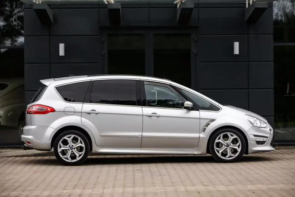 Grey Ford S-Max 2011 in Jelgava, with an engine capacity of 2.20 L and mileage of 0 thousand km for 6250 €, photo 5 on AUTOMOTO.COM.LV