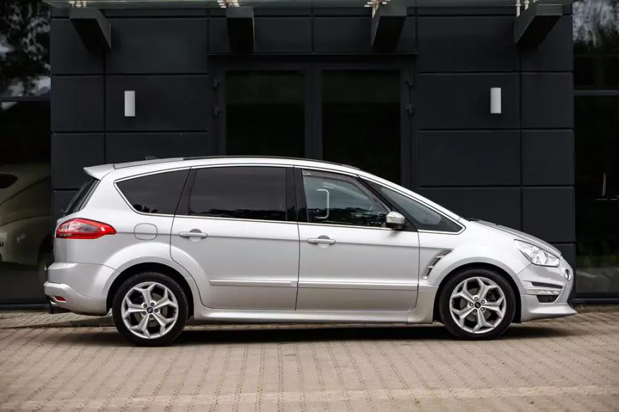 Grey Ford S-Max 2011 in Jelgava, with an engine capacity of 2.20 L and mileage of 0 thousand km for 6250 €, photo 6 on AUTOMOTO.COM.LV