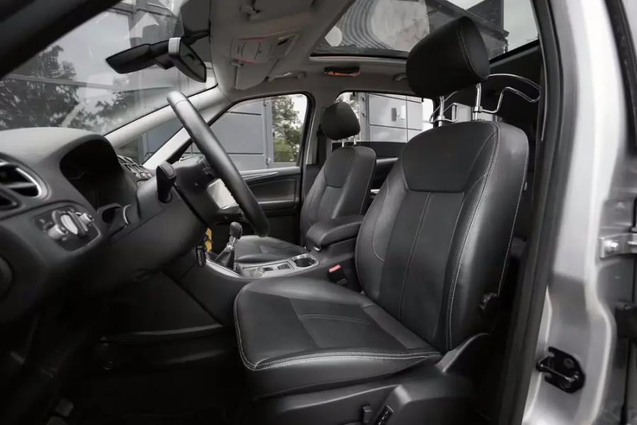 Grey Ford S-Max 2011 in Jelgava, with an engine capacity of 2.20 L and mileage of 0 thousand km for 6250 €, photo 12 on AUTOMOTO.COM.LV