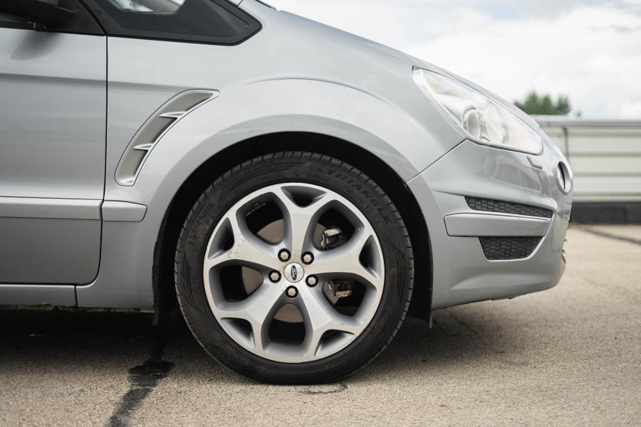 Pelēks Ford S-Max 2011 Rīga, ar dzinēja tilpumu 2.00 L un nobraukumu 339 tūkst. km par 3199 €, foto 8 vietnē AUTOMOTO.COM.LV