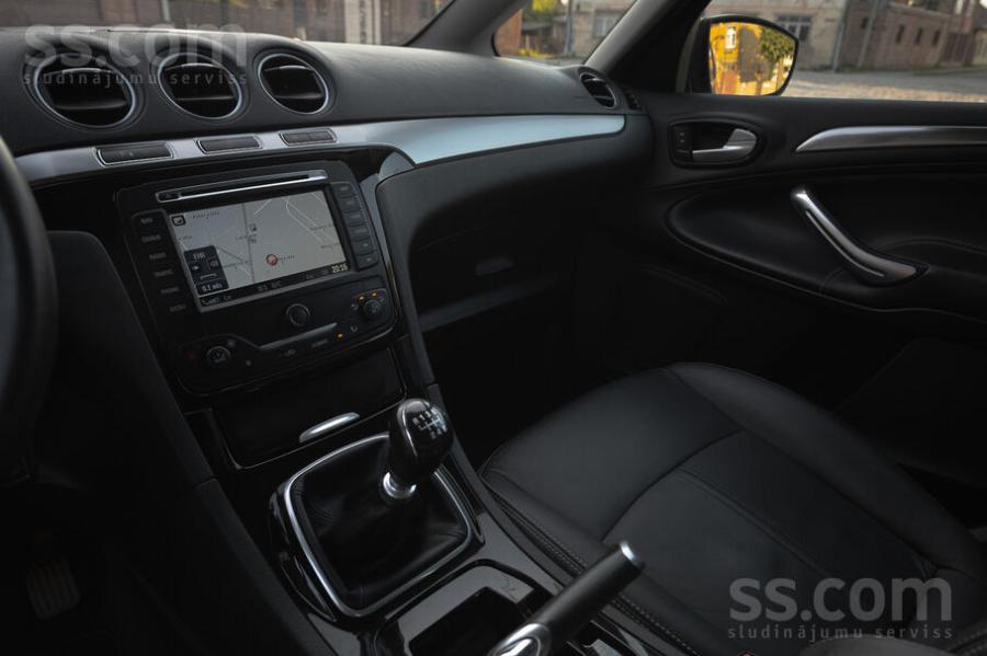 Grey Ford S-Max 2011 in Jelgava, with an engine capacity of 2.00 L and mileage of 0 thousand km for 5990 €, photo 11 on AUTOMOTO.COM.LV